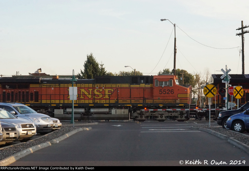BNSF 5526